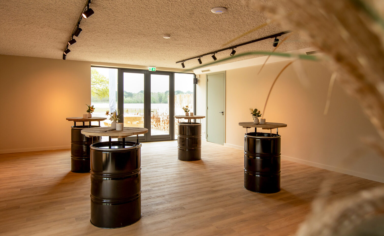 Strand Tien Oss | Geffense Plas | Restaurant, recreatie en events